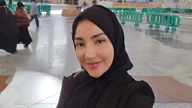 Cantik Berhijab, 5 Potret Tsania Marwa Menjalani Umrah dan Berharap ...