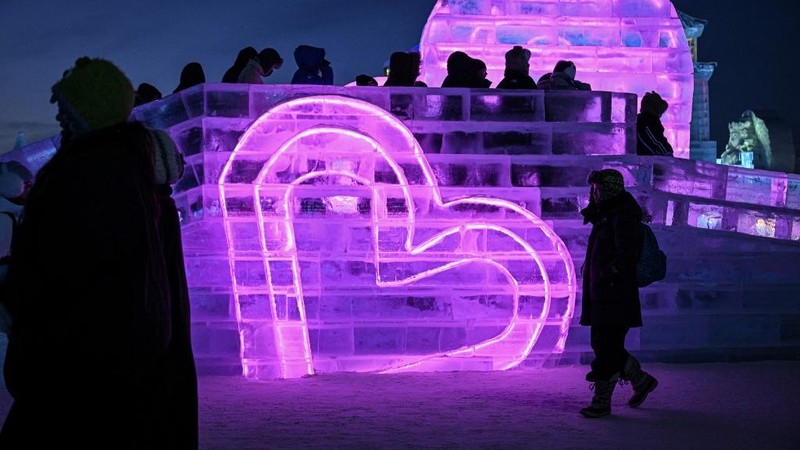 Brrr! Potret Kemegahan Istana Salju dan Es Terbesar di Dunia