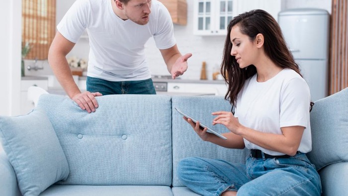 5 Cara Menghadapi Pasangan yang Terlalu Dominan 5 Cara Menghadapi Pasangan yang Terlalu Dominan