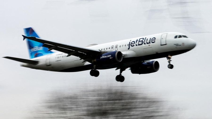 Pesawat JetBlue Tergelincir Usai Mendarat, Begini Nasib Penumpangnya