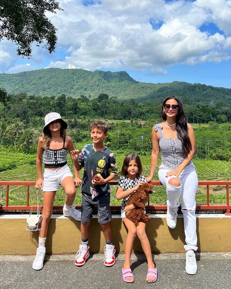 Indah Kalalo Dan Anak