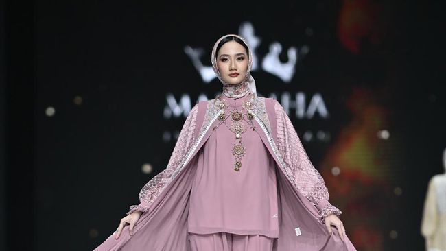 Koleksi Raya 2025 oleh Mandjha Ivan Gunawan, 'Kingdom of Love' Nuansa Aristokrat - Foto 1