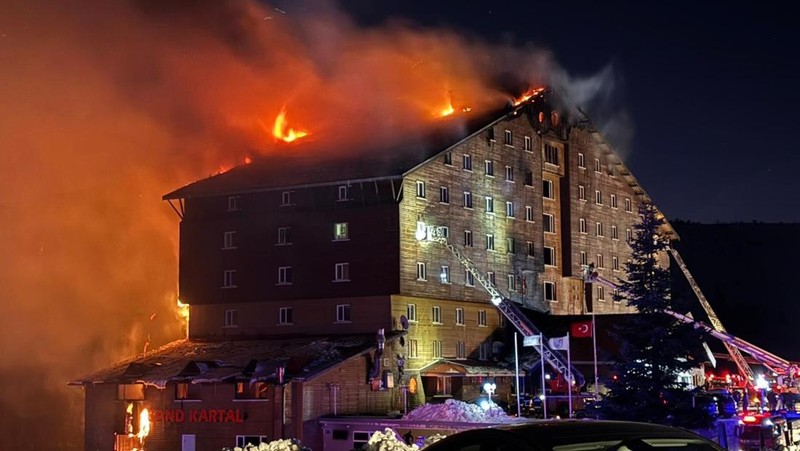 Potret Kebakaran Dahsyat 'Gulung' Hotel, 76 Orang Tewas