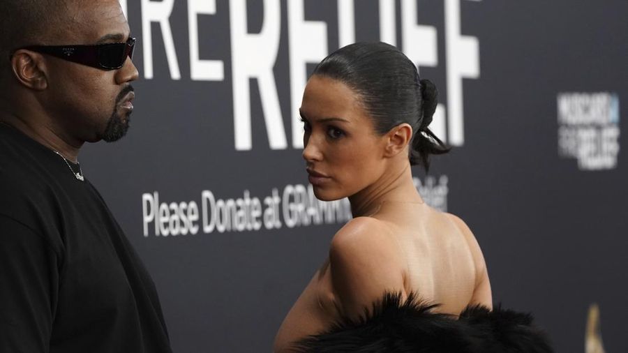 Viral Kanye dan Bianca Censori di Grammy, Netizen Ramai Komen Begini