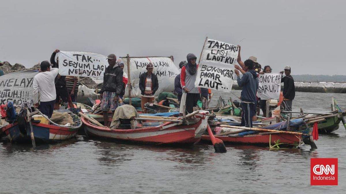 FOTO: Cek Pagar Laut Bekasi, Menteri ATR Disambut Demo Nelayan