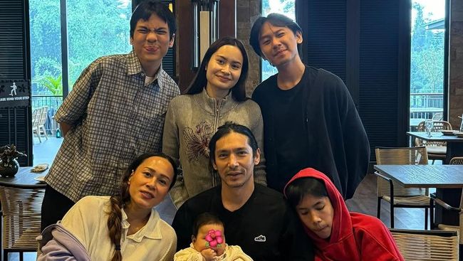 5 Potret Abimana Aryasatya dan Inong Ayu bersama 5 Anaknya, Ada Si ...