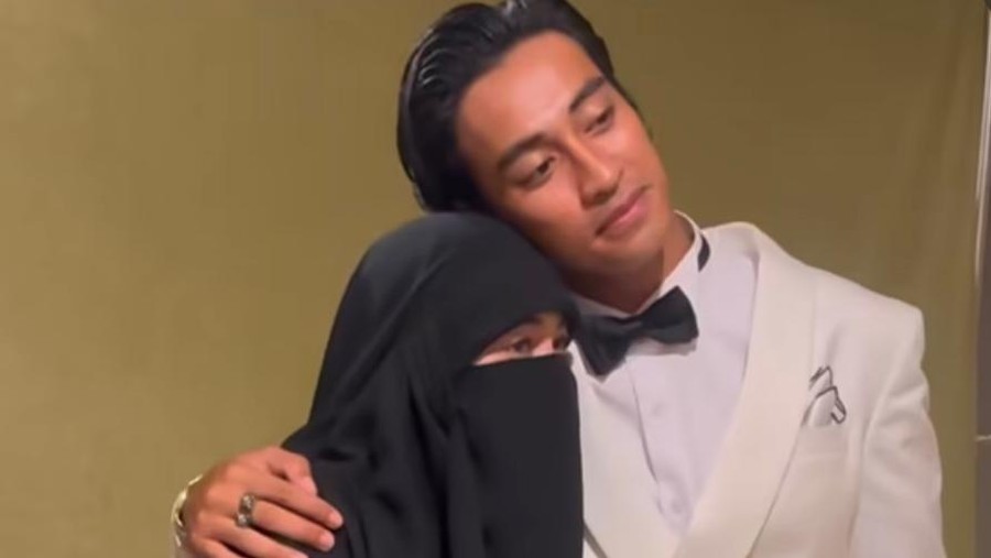Lihat Abidzar Akting, Umi Pipik Selalu Teringat Alm Uje Lihat Abidzar Akting, Umi Pipik Selalu Teringat Alm Uje