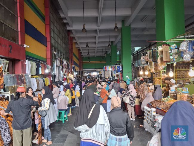 Ramadan Menghitung Hari, Pasar Tanah Abang Padat-Pedagang Cerita Gini