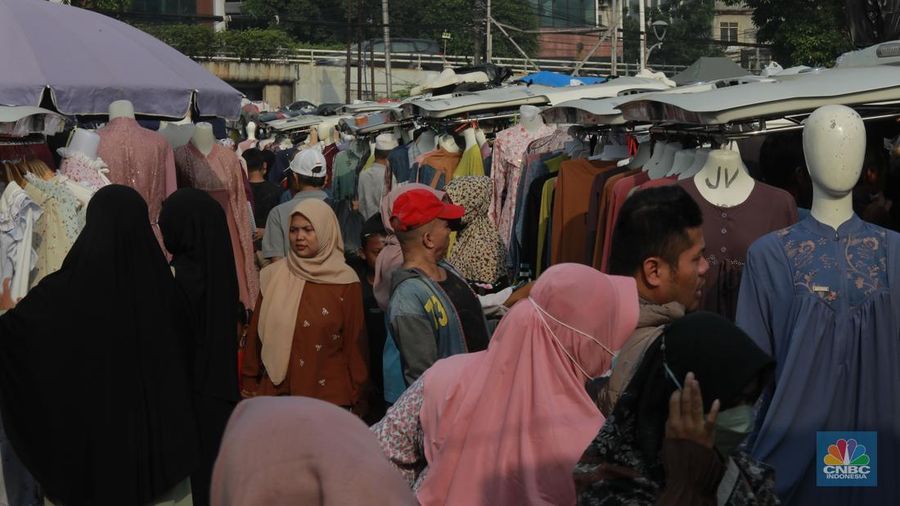 Bukan Tanah Abang, Pasar Ini Padat Sesak Manusia-Mobil Jelang Ramadan