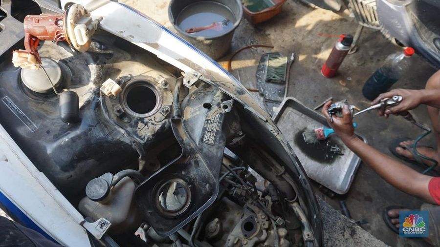 Penampakan Bengkel Motor Diserbu Korban Motor Tenggelam Banjir Bekasi