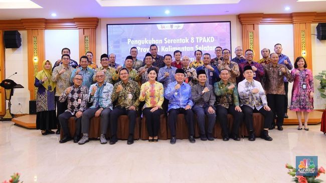 OJK Kukuhkan Delapan Tim Percepatan Akses Keuangan Daerah di Kalsel