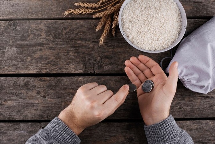 Zakat Fitrah dalam Bentuk Uang atau Beras, Mana yang Lebih Baik? Zakat Fitrah dalam Bentuk Uang atau Beras, Mana yang Lebih Baik?