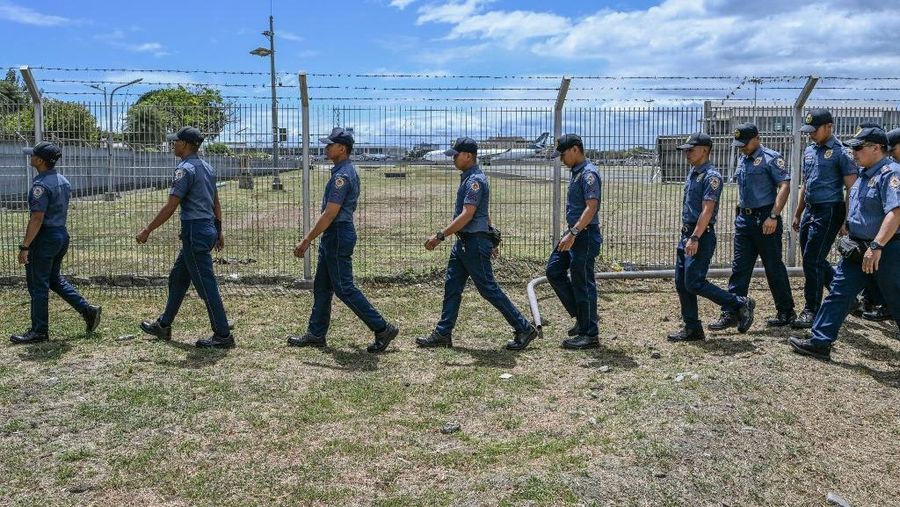 Detik-Detik Penangkapan Duterte, Polisi 'Serbu' Bandara Filipina
