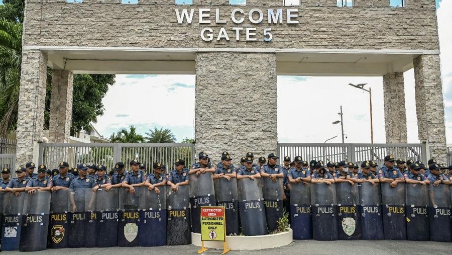 Detik-Detik Penangkapan Duterte, Polisi 'Serbu' Bandara Filipina