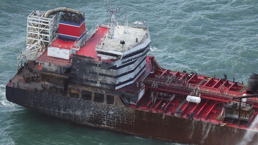 Hangus-Meleleh! Potret Kapal Kargo dan Tanker Pembawa BBM Tabrakan