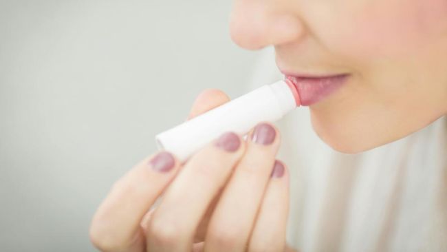 Anti Pecah-pecah! Begini Cara Mengatasi Bibir Kering saat Puasa