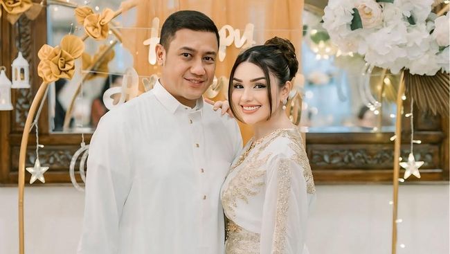 Rayakan 12 Thn Pernikahan, Simak 5 Potret Mesra Teuku Rafly dan Sang ...