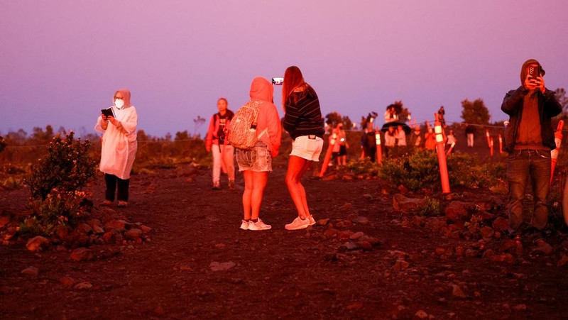 Gunung Kilauea Meletus! Potret Wisatawan Padati Lokasi Saksikan Lava