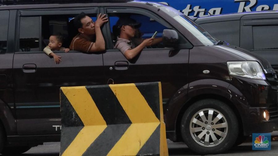 Suasana Kepadatan Pemudik di Pelabuhan Merak H-3 Lebaran