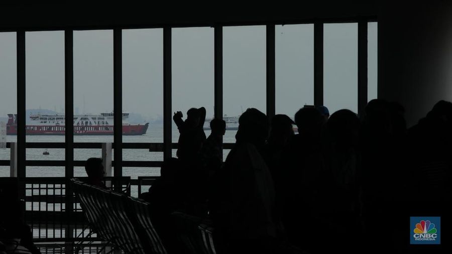 Suasana Kepadatan Pemudik di Pelabuhan Merak H-3 Lebaran