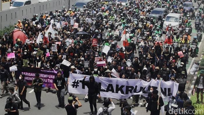 Gelombang Demo Tolak UU TNI Meluas ke Berbagai Daerah, Ini Rangkumannya Gelombang Demo Tolak UU TNI Meluas ke Berbagai Daerah, Ini Rangkumannya