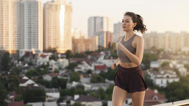 Lari vs Angkat Beban: Mana yang Lebih Baik untuk Kebugaran Tubuh?