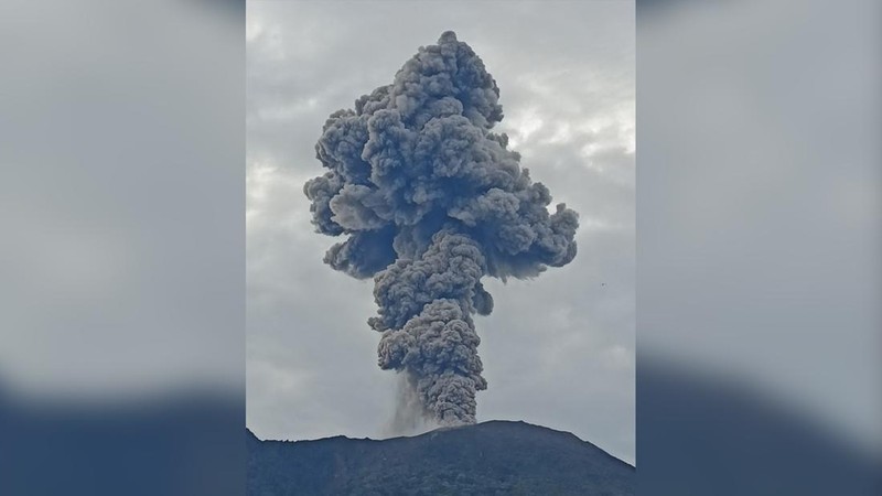 Detik-Detik Gunung Marapi di Sumbar Erupsi, Muntahkan Abu Vulkanik