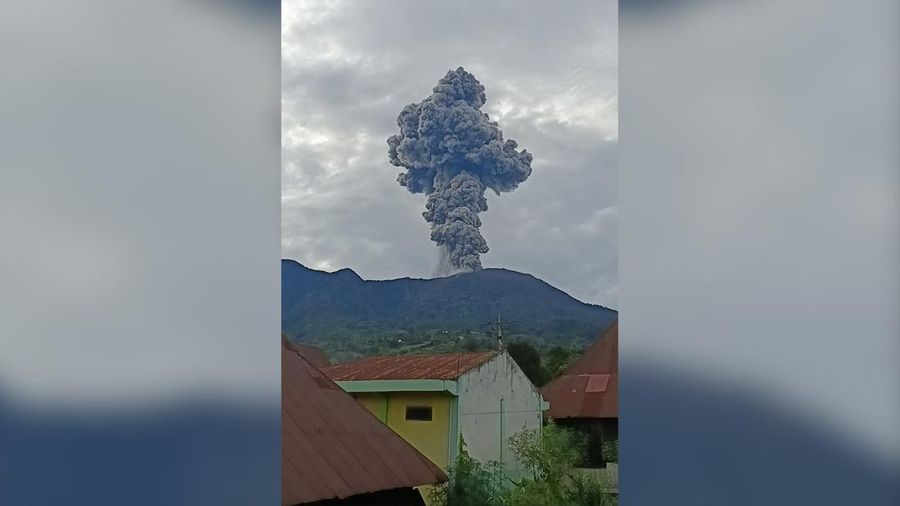 Detik-Detik Gunung Marapi di Sumbar Erupsi, Muntahkan Abu Vulkanik