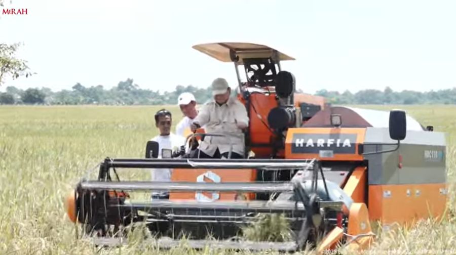 Prabowo Panen Raya Padi Bareng Petani dari 14 Provinsi