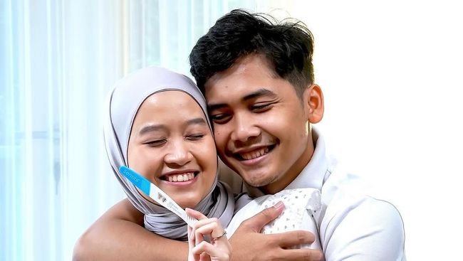 Lama Nanti Kehamilan 5 Pasangan Seleb Muda Ini Akhirnya Dikaruniai Keturunan, Ini Potretnya - Foto 1