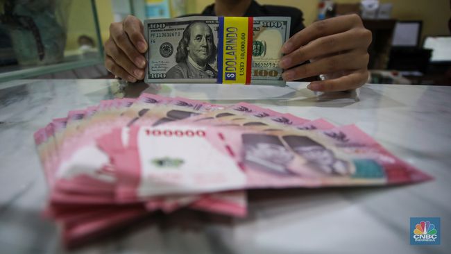 Rupiah Dibuka Terkoreksi, Dolar AS Naik ke Rp 16.450