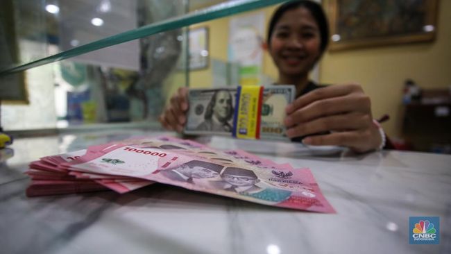 Rupiah Lanjut Melemah, Dolar AS Naik Tipis ke Rp16.450