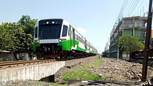 KA Jenggala Tabrak Truk yang Terobos Rel, Asisten Masinis Meninggal
