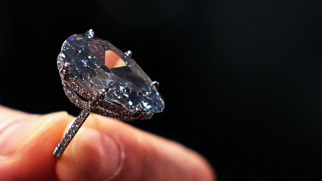 Penampakan Berlian Biru Terang Terbesar, Harganya Segini!