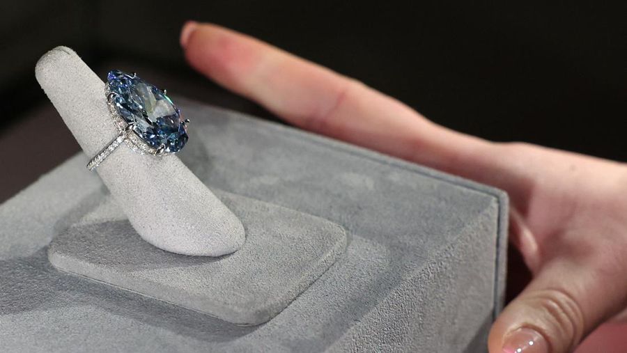 Penampakan Berlian Biru Terang Terbesar, Harganya Segini!