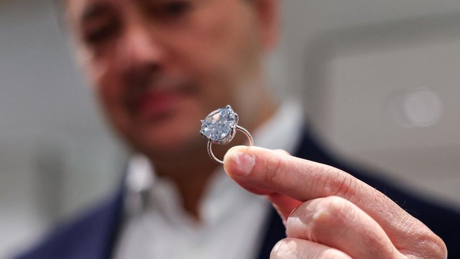 Penampakan Berlian Biru Terang Terbesar, Harganya Segini!