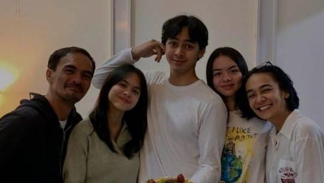 5 Potret Ultah Fattah Syach Dapat Kejutan dari Sang Ayah Attar Syach ...