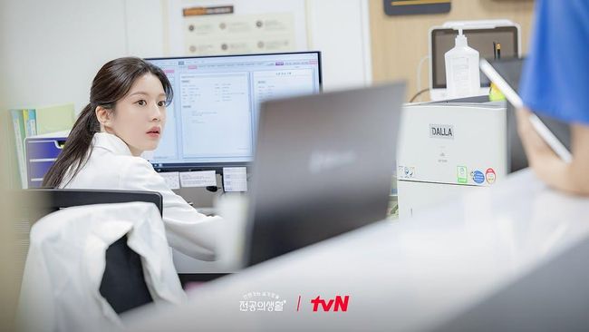 Jadi Residen Tahun Pertama, Simak Deretan Potret Aktris Cantik Go Yoon ...