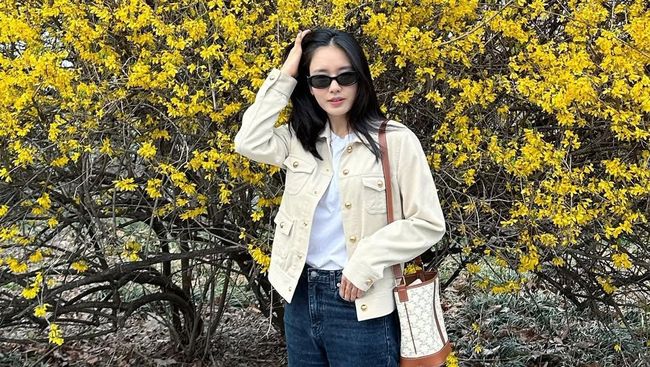 5 Potret OOTD Kasual Ahn Eun Jin Pemeran Dokter Chu di Drakor Resident ...
