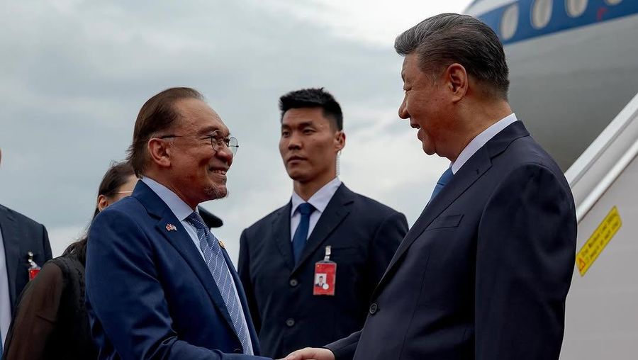 Potret Mesra Xi Jinping & Anwar Ibrahim, Saling Tatap-Saling Tunjuk