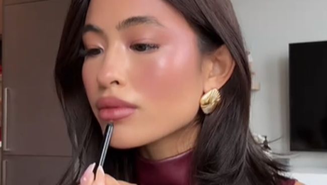 Tren Berry Girl Makeup, Tampil Manis & Bold ala Buah Berry yang Lagi Hits
