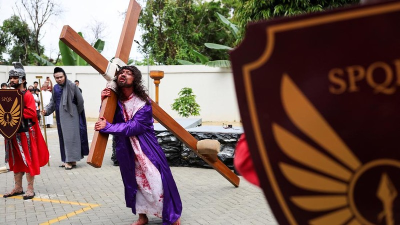 Penampakan Jalan Salib di Kota-Kota Dunia, Ada dari Tangerang