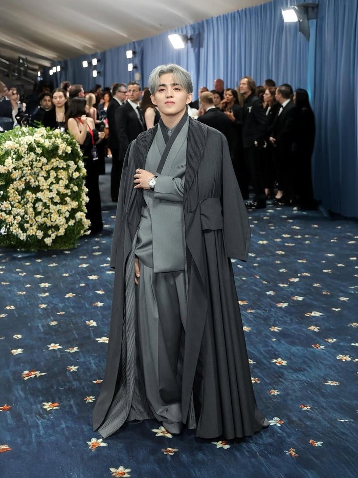 Debut Perdana di Met Gala 2025, Simak Gaya S.Coups SEVENTEEN yang Penuh Pesona!