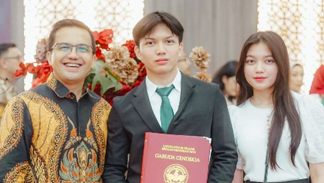 5 Potret Ezzar Putra Sahrul Gunawan yang Baru Lulus SMA - Foto 1