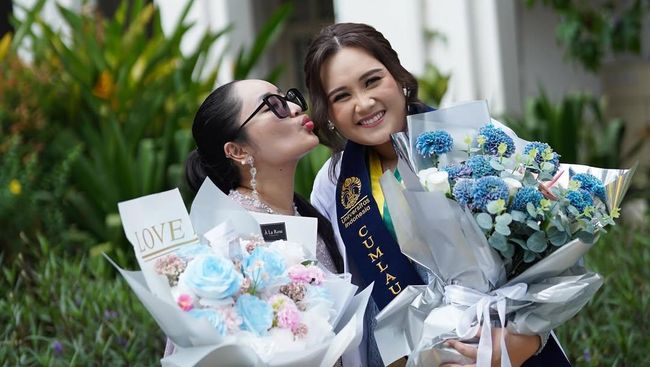 7 Potret Anak Artis yang Berprofesi sebagai Dokter, Salah Satunya Putri ...