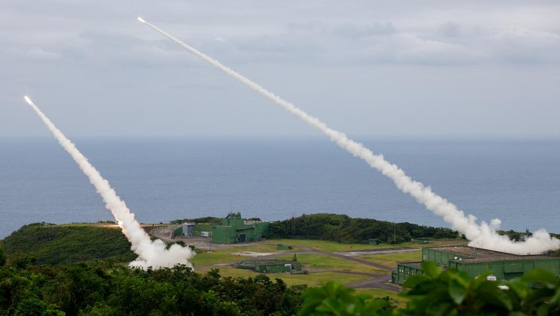 Tiba-Tiba Taiwan Latihan Militer, Pamer Roket Artileri Buatan AS