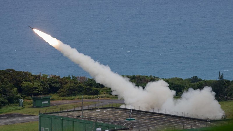 Tiba-Tiba Taiwan Latihan Militer, Pamer Roket Artileri Buatan AS