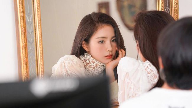 5 Potret Shin Se Kyung Model MV Jin BTS, Artis Korea yang Jago Baking ...