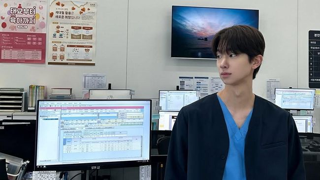 5 Potret Asli Kim E Jun, Dokter Anestesi di Resident Playbook yang Curi ...