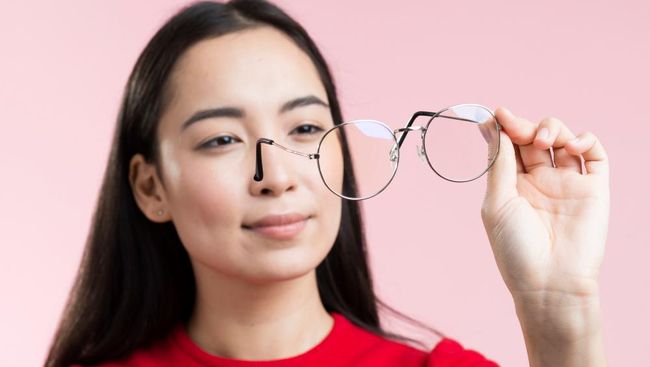 Ingin Bebas dari Kacamata? Ini 5 Hal yang Wajib Kamu Tahu Sebelum LASIK